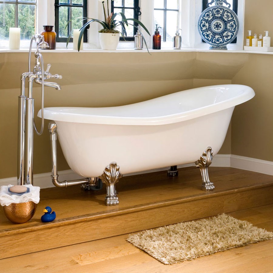 Badkar Roxburgh med lejontasssar i krom.